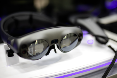 내 방을 놀이터로 바꿔줄 AR 글래스 매직리프 원, SKT 5GX 체험존에서 만나보세요 : 네이버 포스트