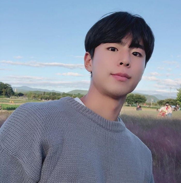 '189cm+박보검' 닮은 외모로 누나들 홀린 '1998년생' 축구 선수 : 네이버 포스트