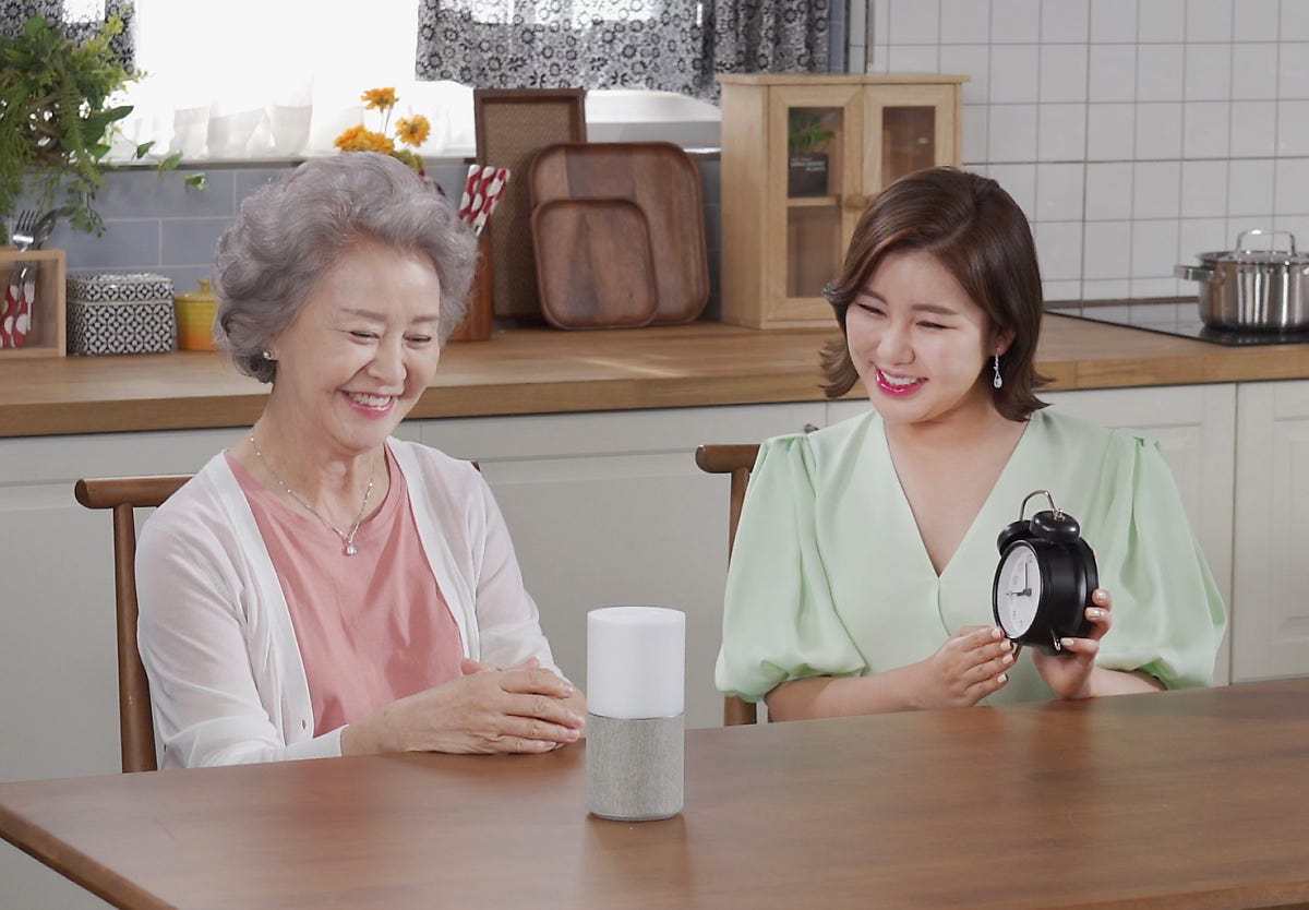 송가인, SKT 시니어 특화 서비스 '누구 오팔' 광고 모델...3일 유튜브 통해 첫 공개 : 네이버 포스트