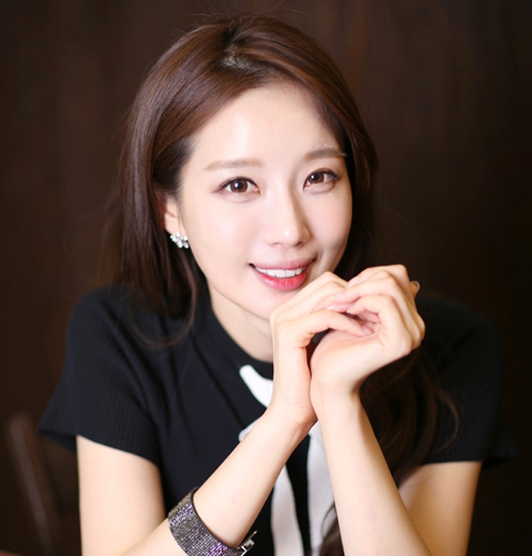 글래머 여신 기상캐스터 신예지 아나운서 드레스 노출 몸매 지스타 개회식날 네이버 포스트