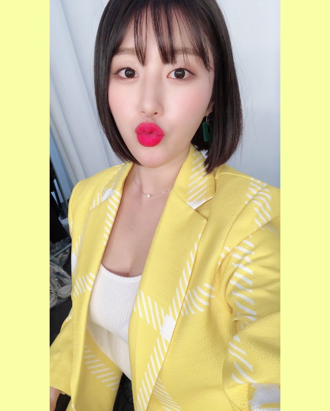가수 나비안지호 D컵 육덕 거유 글래머 맥심 레전드 표지 모델 가슴골 노출 주말인데 네이버 포스트