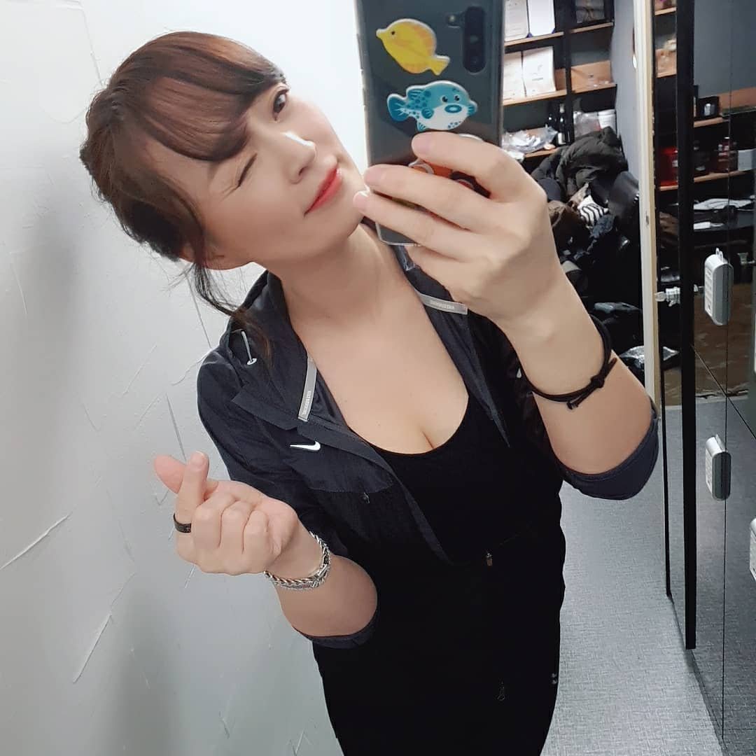 80년생 류경진 그누나 근황 켠왕 허강조류 색기 홍일점 가슴골의상 임신 D라인 열촬 네이버 포스트