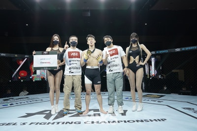 'MMA 데뷔전' 신창현, 박창빈 상대로 1R TKO승 : 네이버 포스트