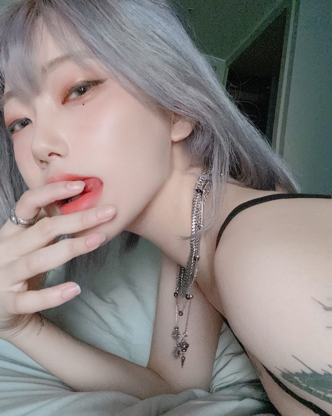 인플루언서 심자몬 타투 A컵 슬렌더 몸매 사진 셀카 프로필 나무위키 98년생 인스타 네이버 포스트