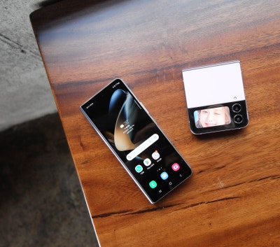 SK텔레콤 사전예약혜택 SKT 5G 갤럭시Z폴드4 그레이그린 갤럭시Z플립4 보라퍼플 디자인 : 네이버 포스트