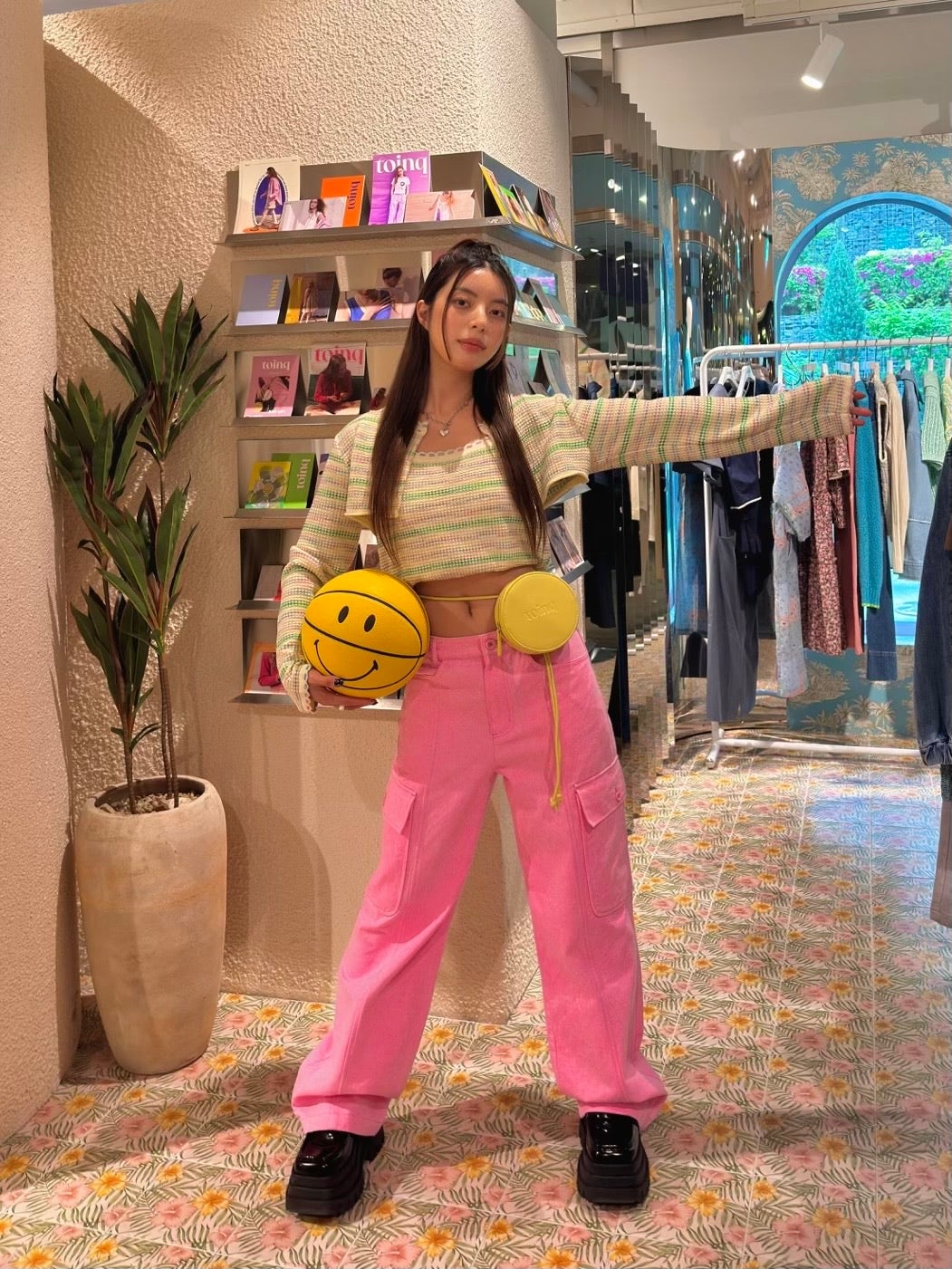 토잉크 x 인플루언서, 여름 니트 볼레로 가디건 & 여성 카고 팬츠 코디 : 네이버 포스트