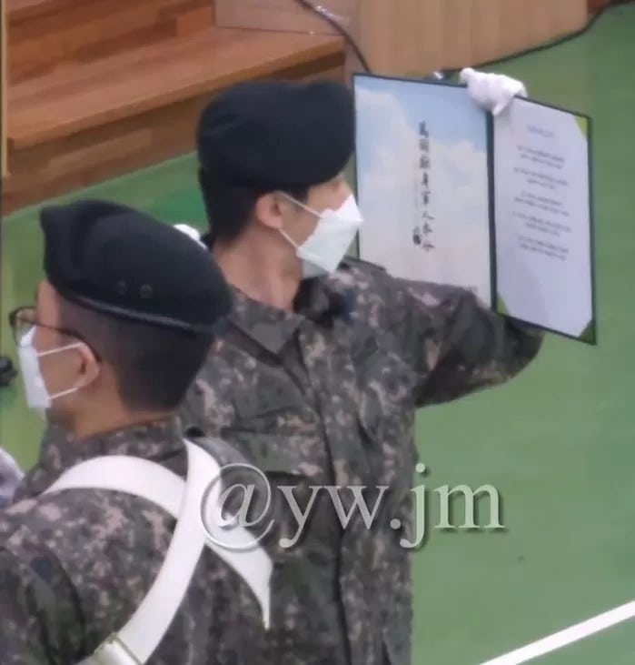 부대 차렷군기 바짝 들어간 방탄 진 신병교육대 수료식 모습 네이버 포스트
