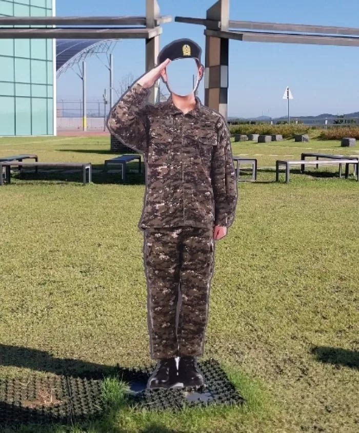 여군은 애교 남군은 경례성차별 지적받고 철거된 군인 조형물 네이버 포스트